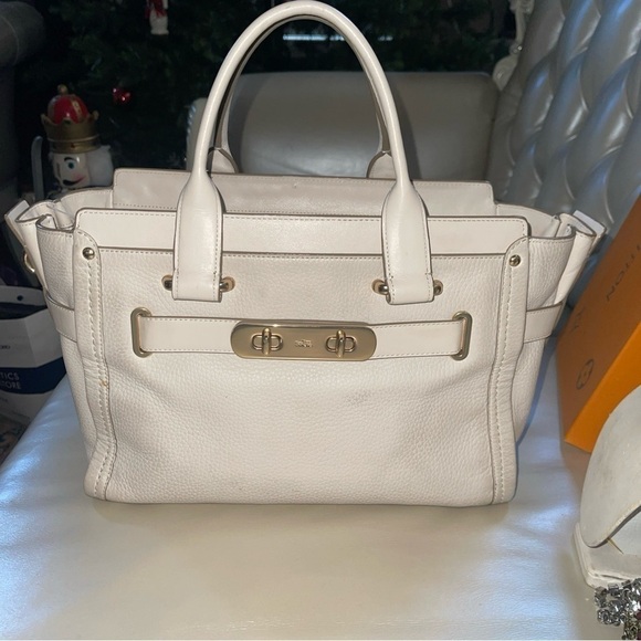 Coach | Bags | Coach Swagger Pebble Smooth Leather Color Block ...